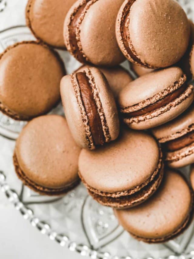 Chocolate macaron recipe - Sweetly Cakes