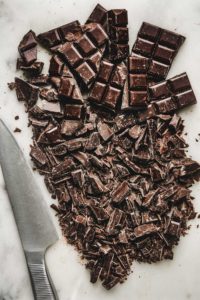 How To Make Chocolate Curls - Easy Method - Sweetly Cakes