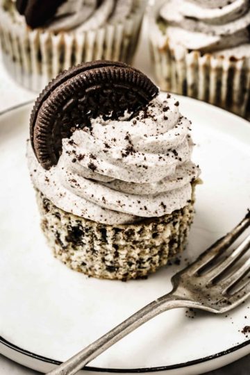 Easy 5-Min Oreo Whipped Cream Cheese Frosting Recipe