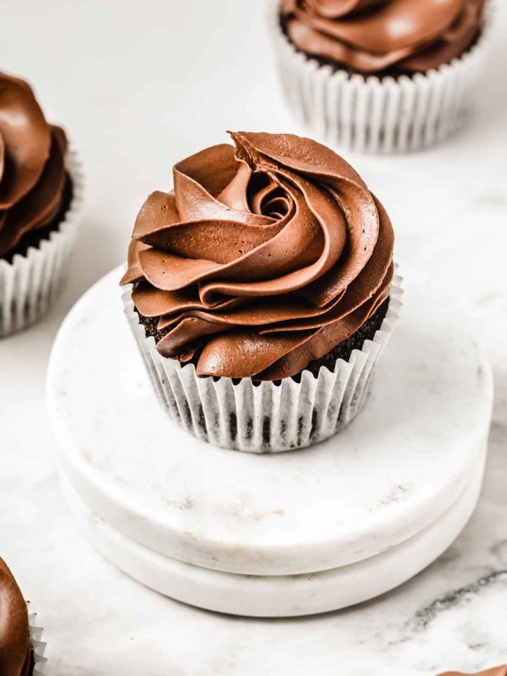 Easy Fluffy Small Batch Vanilla Cupcakes (6 cupcakes recipe)