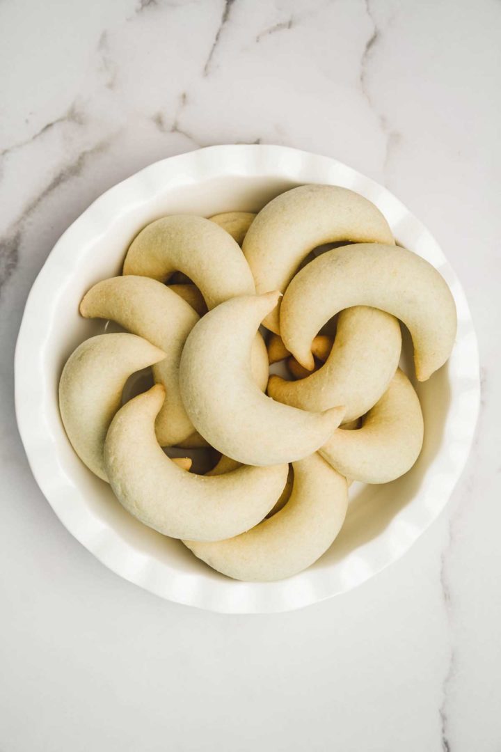 Gazelle Horns recipe (Cornes de Gazelle) filled with Almond Past