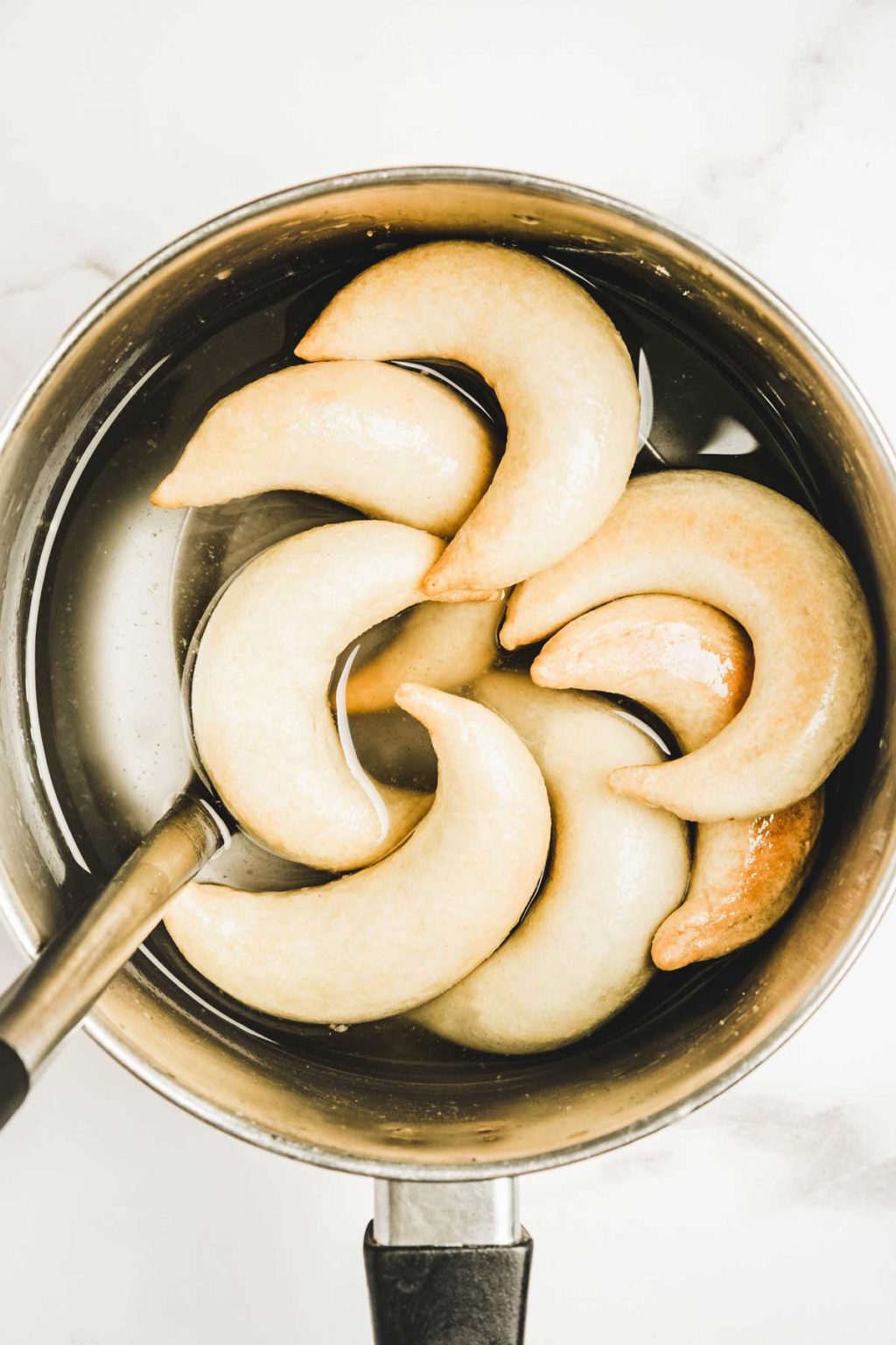 Gazelle Horns recipe (Cornes de Gazelle) filled with Almond Past