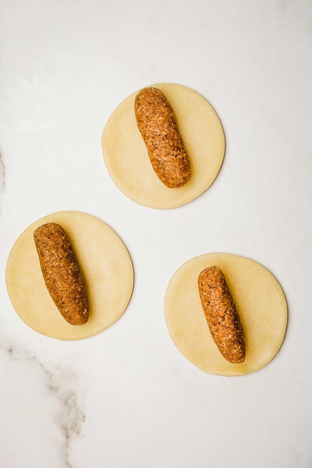 Gazelle Horns recipe (Cornes de Gazelle) filled with Almond Past
