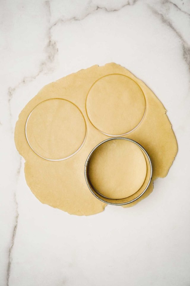 Gazelle Horns recipe (Cornes de Gazelle) filled with Almond Past