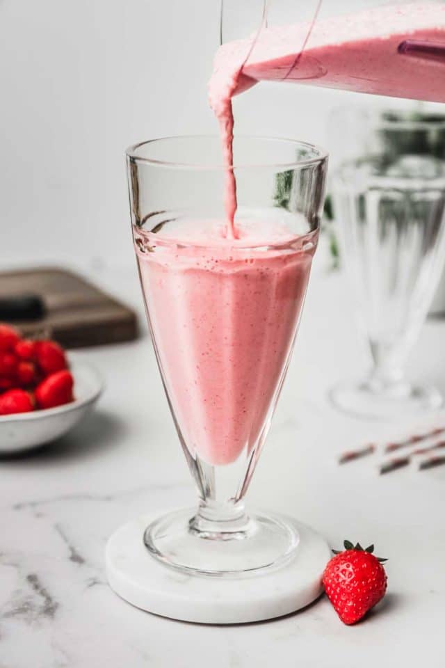 Best Strawberry Milkshake with 3 ingredients - Ready in 5 minutes