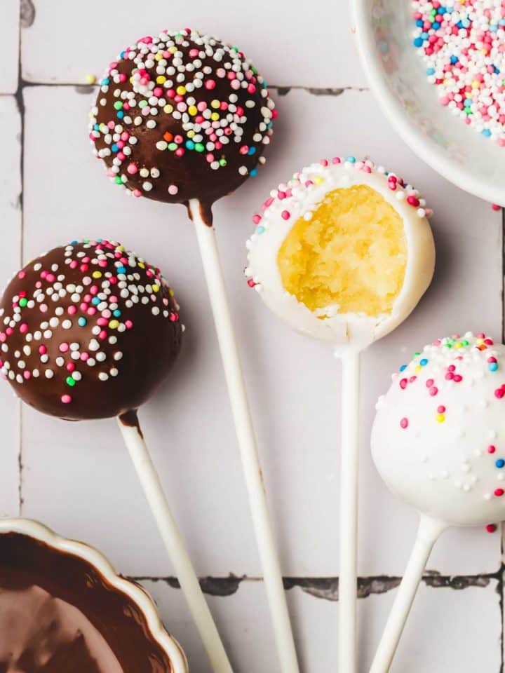 Best Biscoff Cake Pops - 3 Ingredients - Sweetly Cakes
