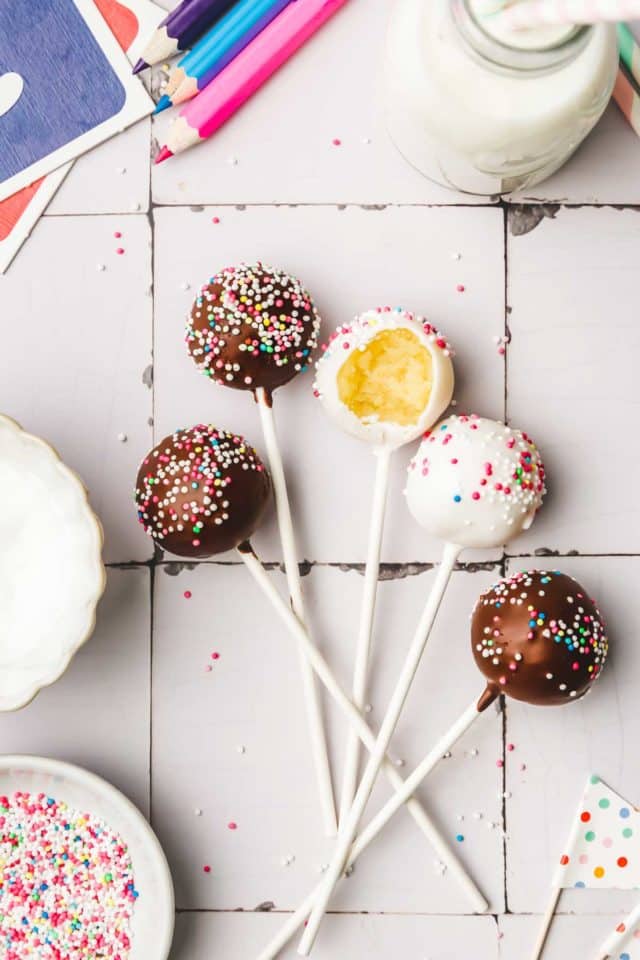 How to Make Cake Pops At Home - No-mold needed - Easy Recipe