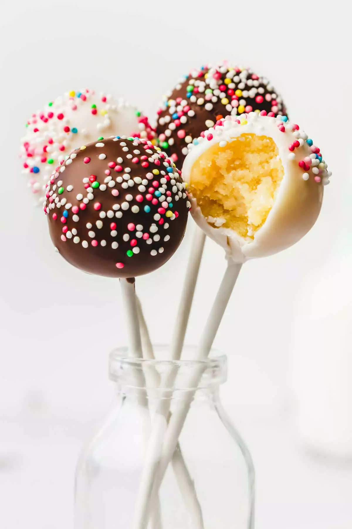 How to Make Cake Pops At Home - No-mold needed - Easy Recipe