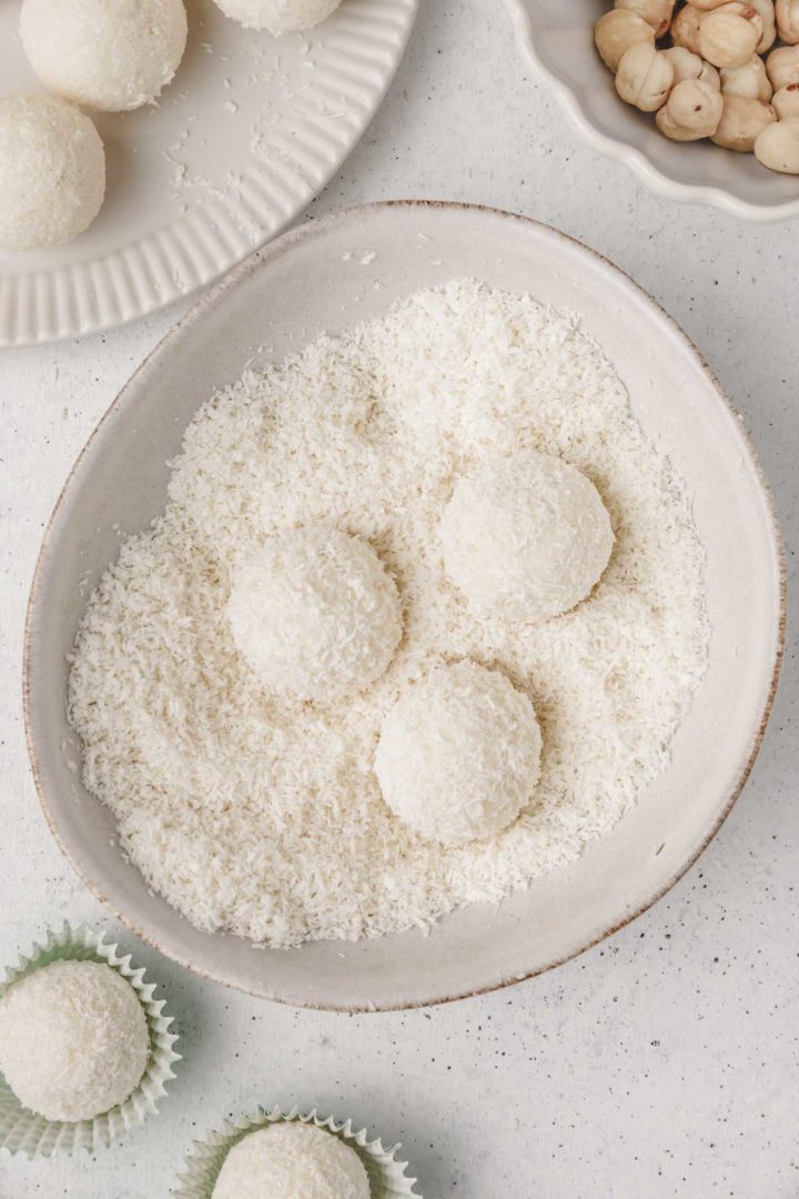 Easy 5-Min Coconut Balls - 3 Ingredients only - Sweetly Cakes