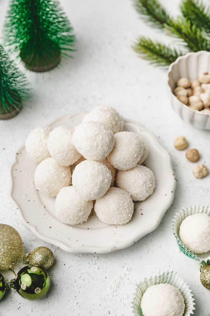 Easy 5-Min Coconut Balls - 3 Ingredients only - Sweetly Cakes