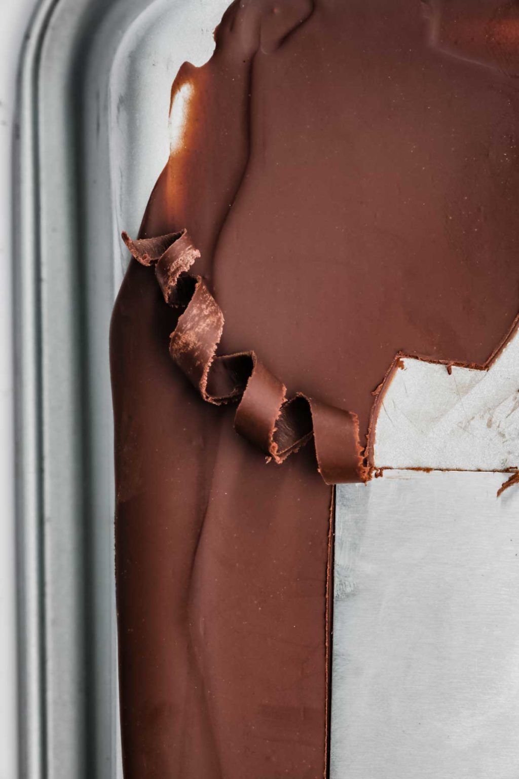 How To Make Chocolate Curls - Easy Method - Sweetly Cakes