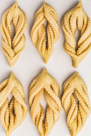 Moroccan Chebakia Cookies - Traditional recipe - Sweetly Cakes