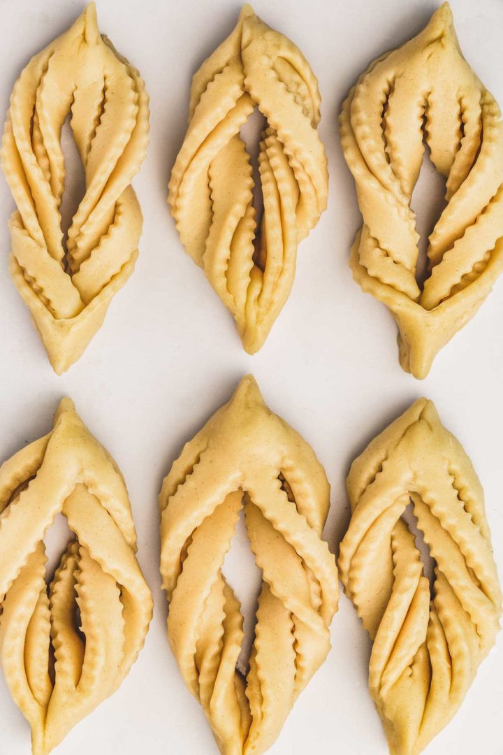 Moroccan Chebakia Cookies - Traditional recipe - Sweetly Cakes