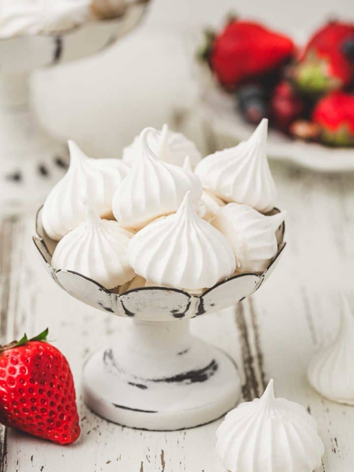 Fluffy Swiss Meringue Frosting Recipe - Perfect for Cakes