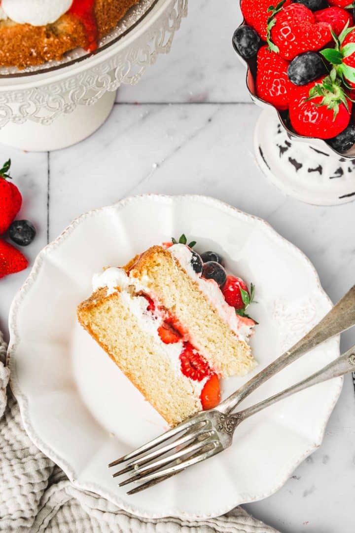 Victoria Sponge Cake with Berries and Mascarpone Cream