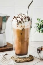Easy 5-minutes Iced Mocha Latte Recipe - Sweetly Cakes