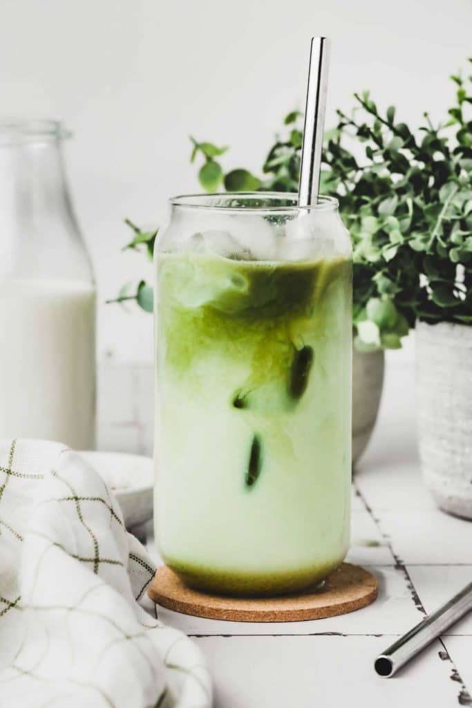 Matcha Latte Glacé - Prêt en 3 minutes - Sweetly Cakes