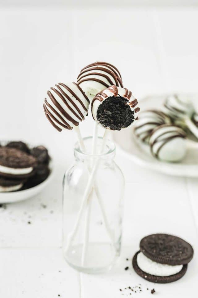 Cake Pops Oreo - Recette Facile - 3 Ingrédients - Sweetly Cakes