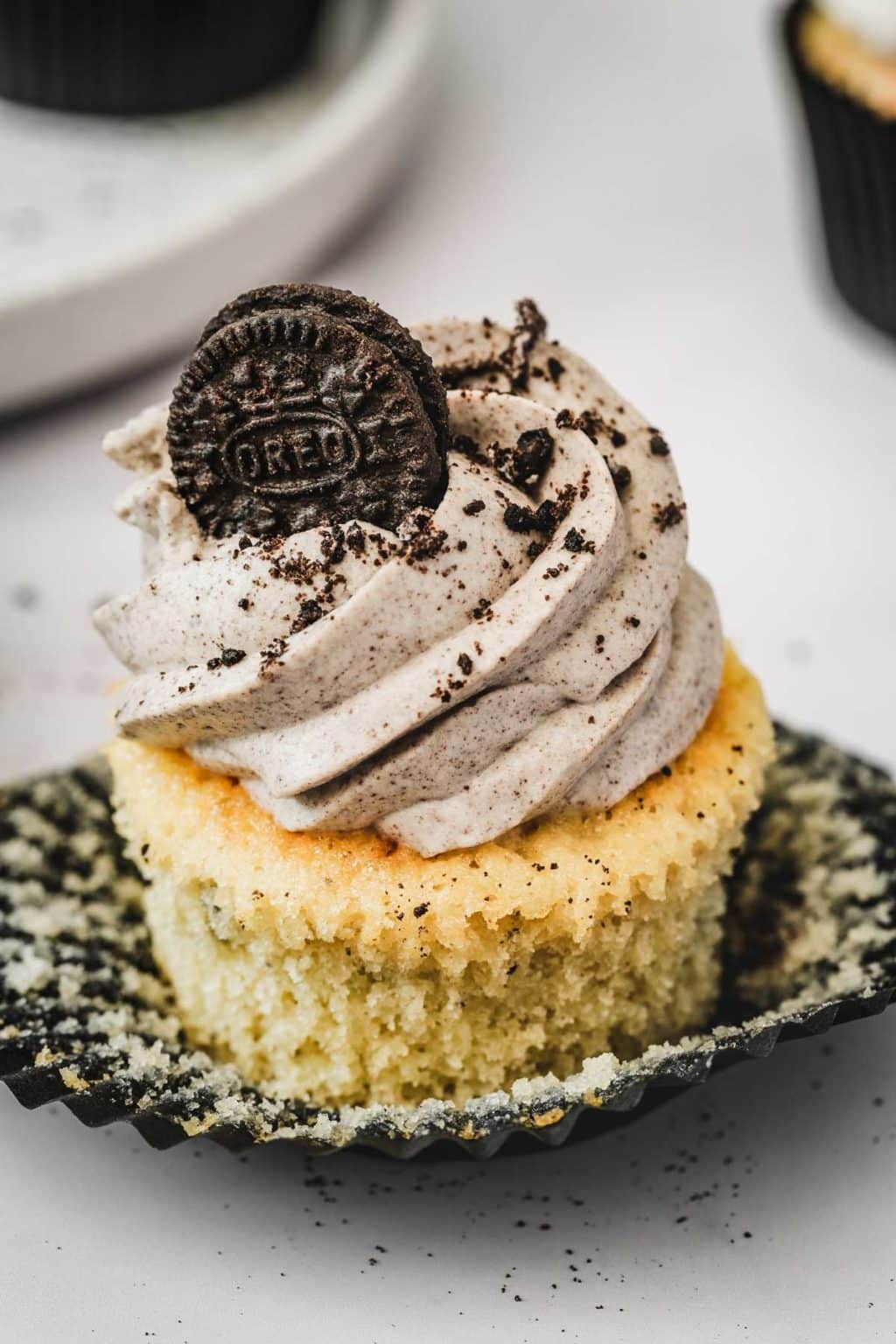 Oreo Cupcakes (Vanilla Cookies and Cream Cupcakes)