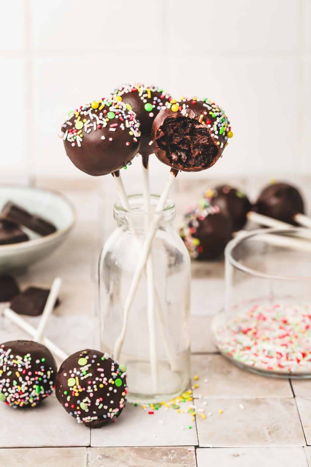Chocolate Cake Pops (Easy Homemade Recipe)