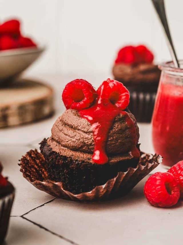 Fluffy Chocolate Nutella Cupcakes with Nutella Frosting