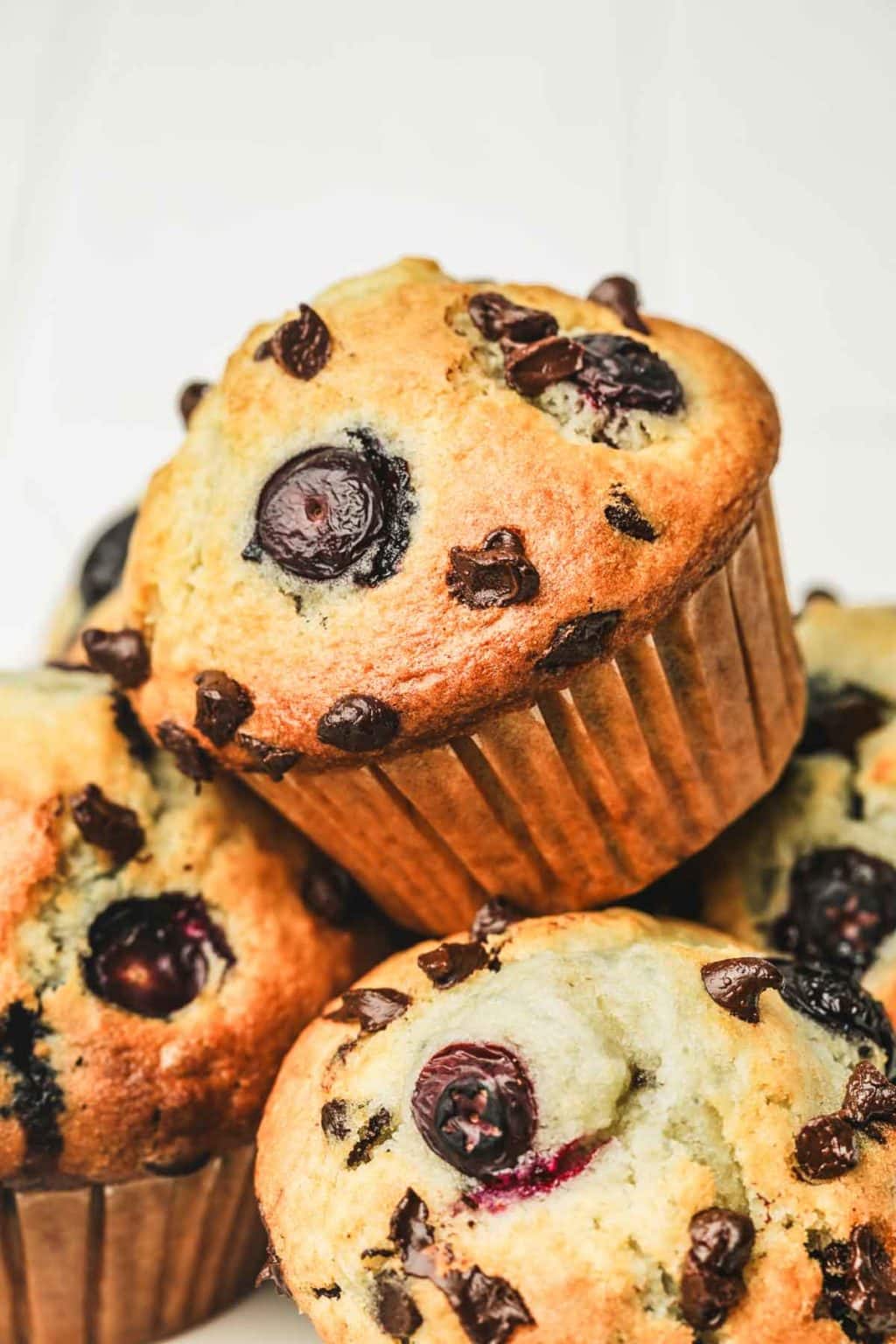 Fluffy Blueberry Chocolate Chips Muffins - Sweetly Cakes