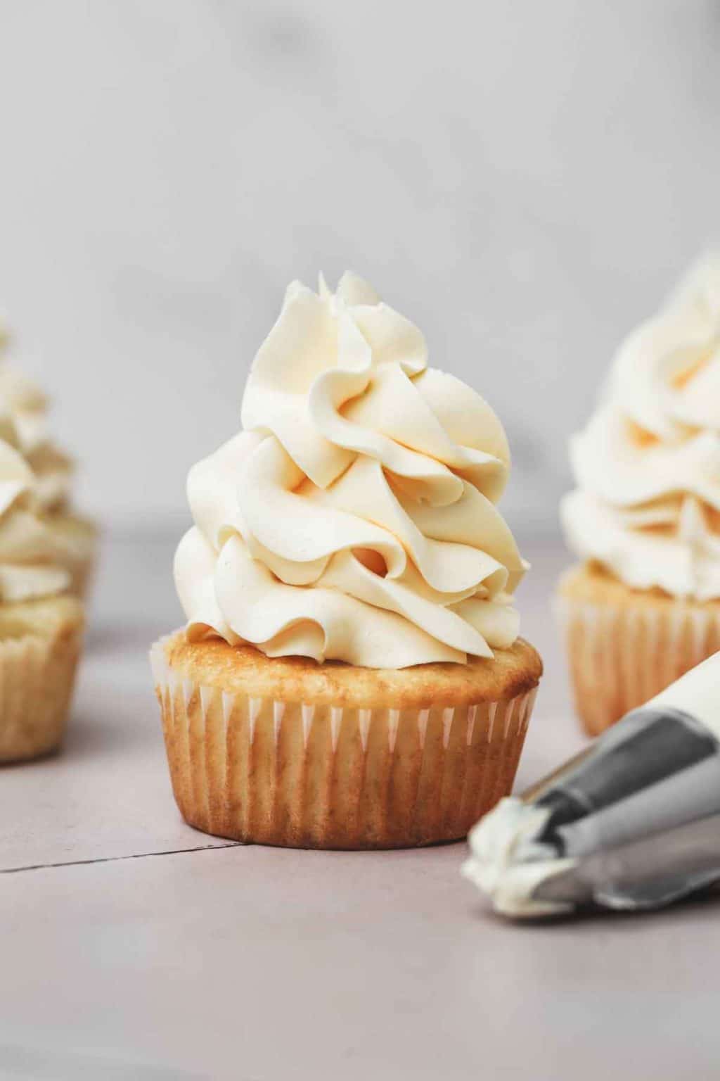 The best buttercream frosting recipes - Sweetly Cakes