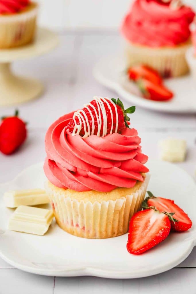 Cupcakes Fraise Chocolat Blanc - Ganache Montée Fraise