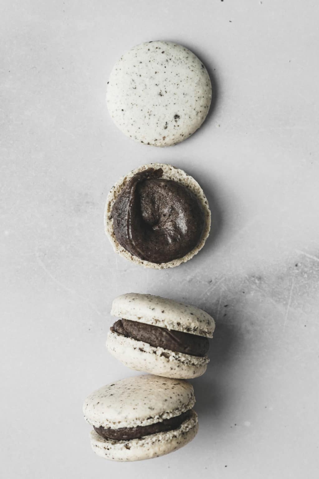Oreo Macarons Recipe – Cookies and Cream French Macarons