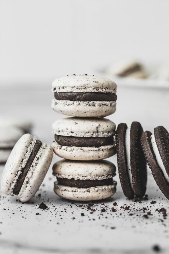 Oreo Macarons Recipe – Cookies and Cream French Macarons